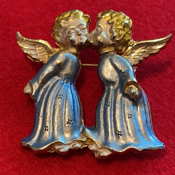 Beatrix | Jewelry | Vintage Beatrix Bj Kissing Angels Brooch | Poshmark